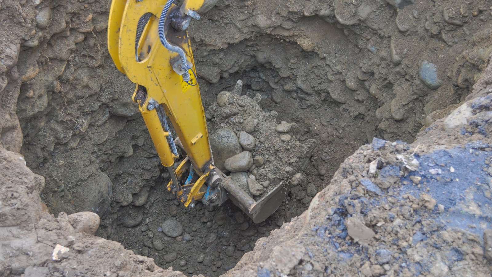 Digger And Operator Hire Rates NZ: Costs, Factors, And Tips